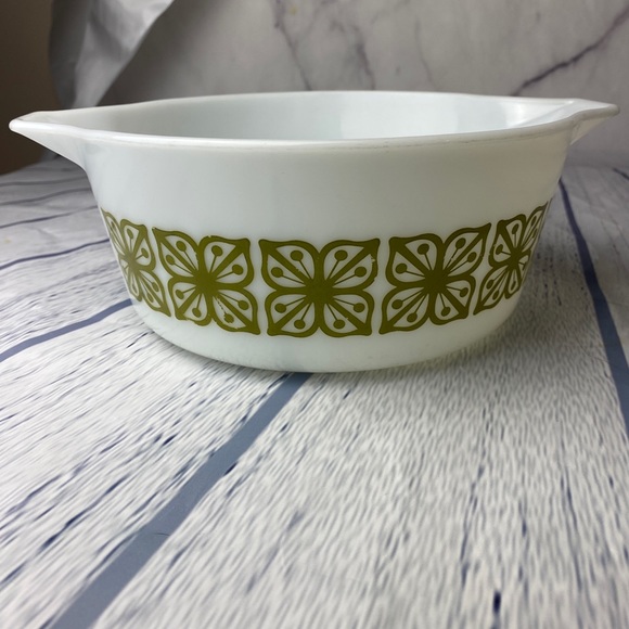 Pyrex | Kitchen | Pyrex Verde Square Flowers 475 No Lid | Poshmark